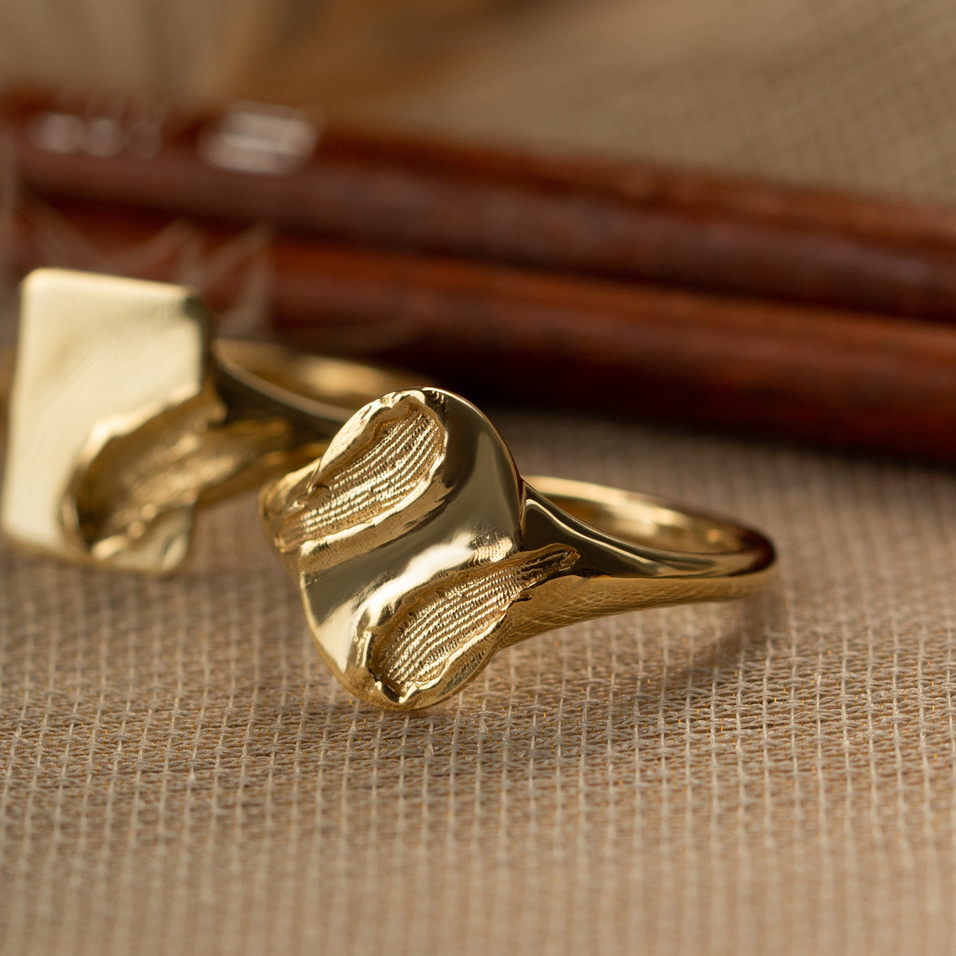 Painted Recollections Signet (Oval) – Le Conte